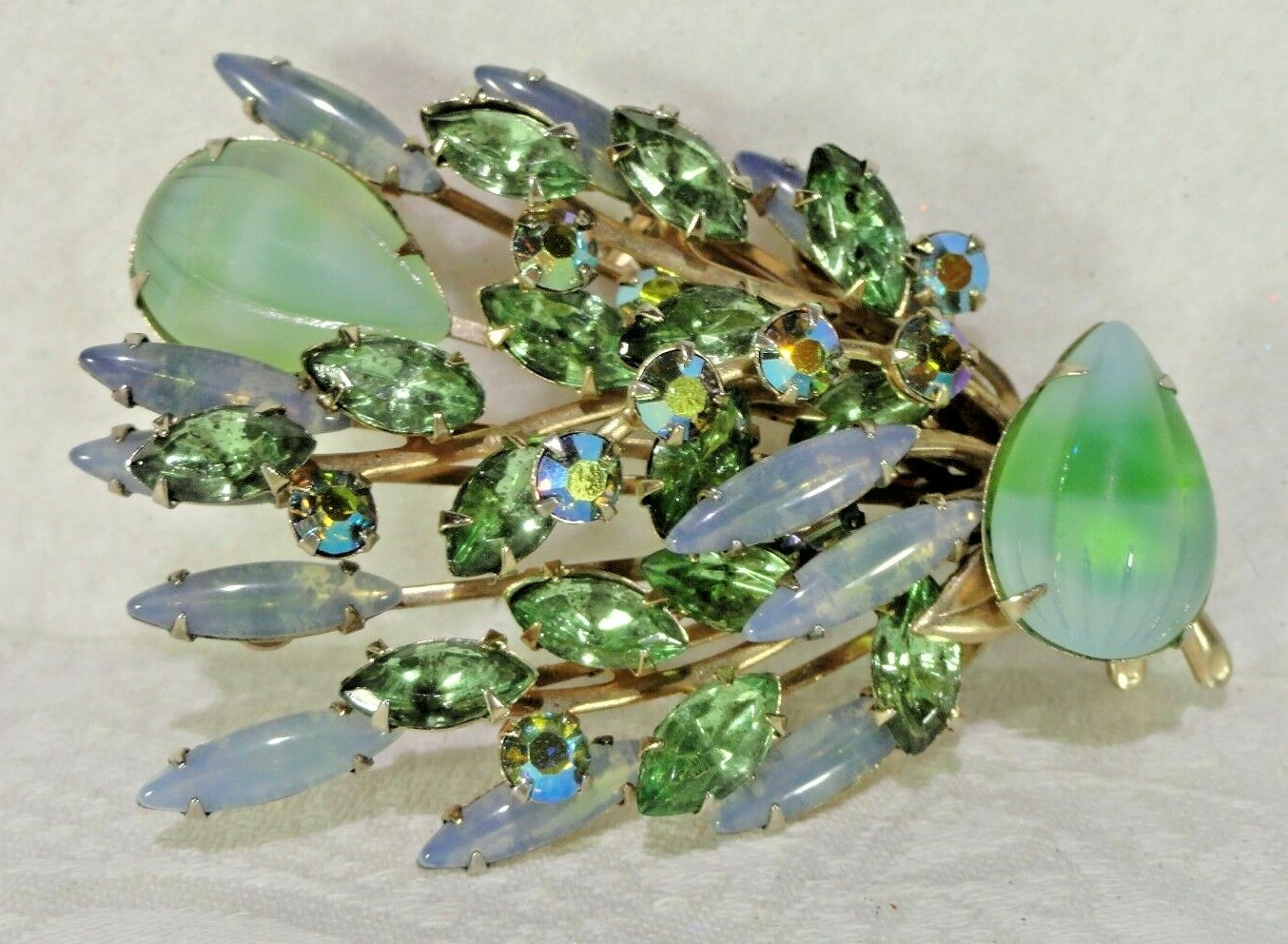 Gorgeous OPALESCENT SATIN GREEN SLENDER GIVRE NAVETTE… - Gem