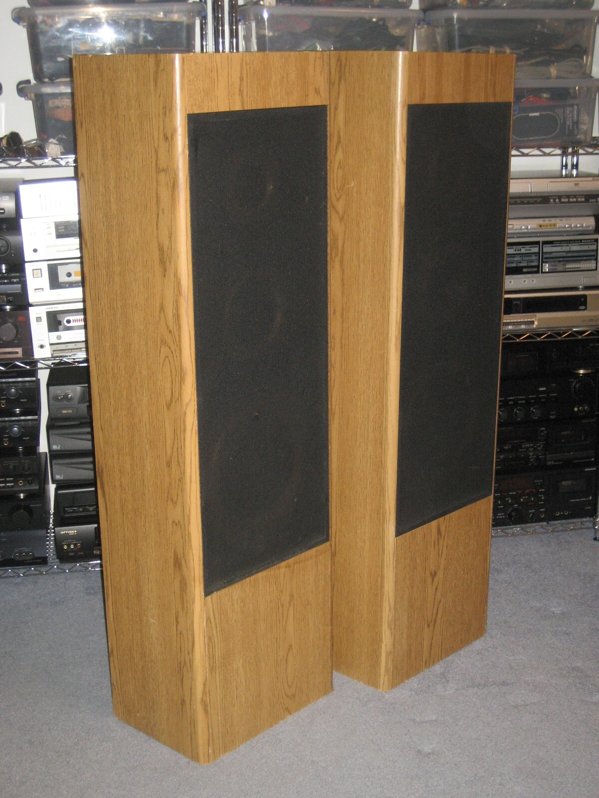 Pair of Vintage Soundesign , 2 Two Way Speaker System , Model # S89MH ...
