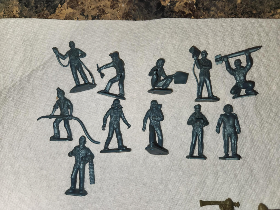 9 MARX 45 MM MILITARY TRAINING CENTER SAILORS AND 11 MARX AIR FORCE | eBay