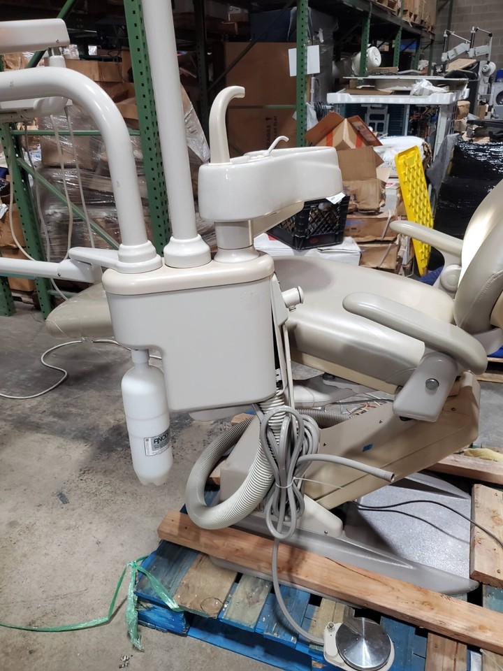 Adec Decade 1021 Dental Chair W/ 2140 Cascade Delivery Unit W/ Light ...