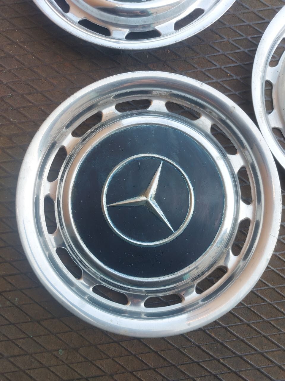 Three chrome-plated hubcap on the wheel Mercedes w123 original | eBay ...