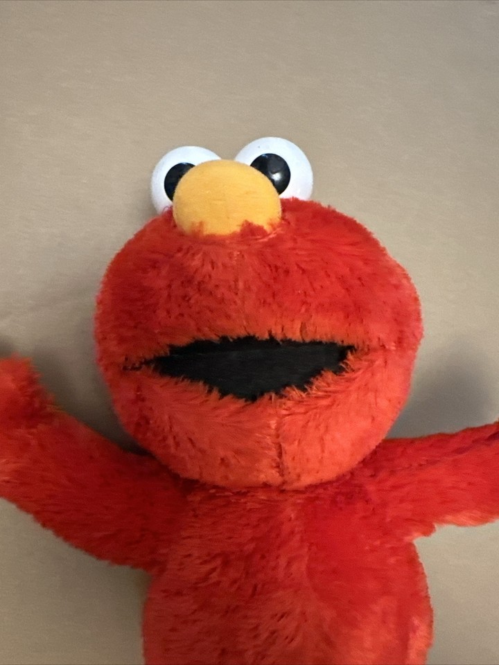 Sesame Street Love to Hug Elmo Talking, Singing, Hugging Plush Toy ...