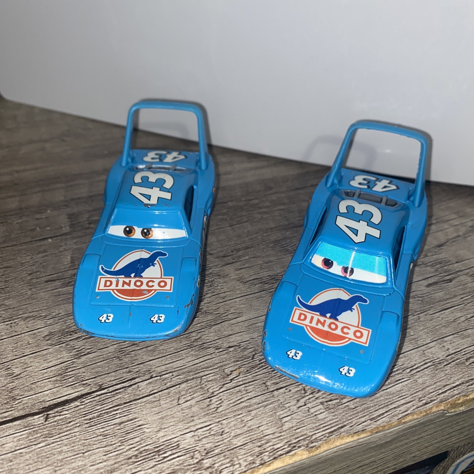 Mattel Disney Cars Dinoco Gas The King #43 Piston Cup Exclusive Set 2 ...