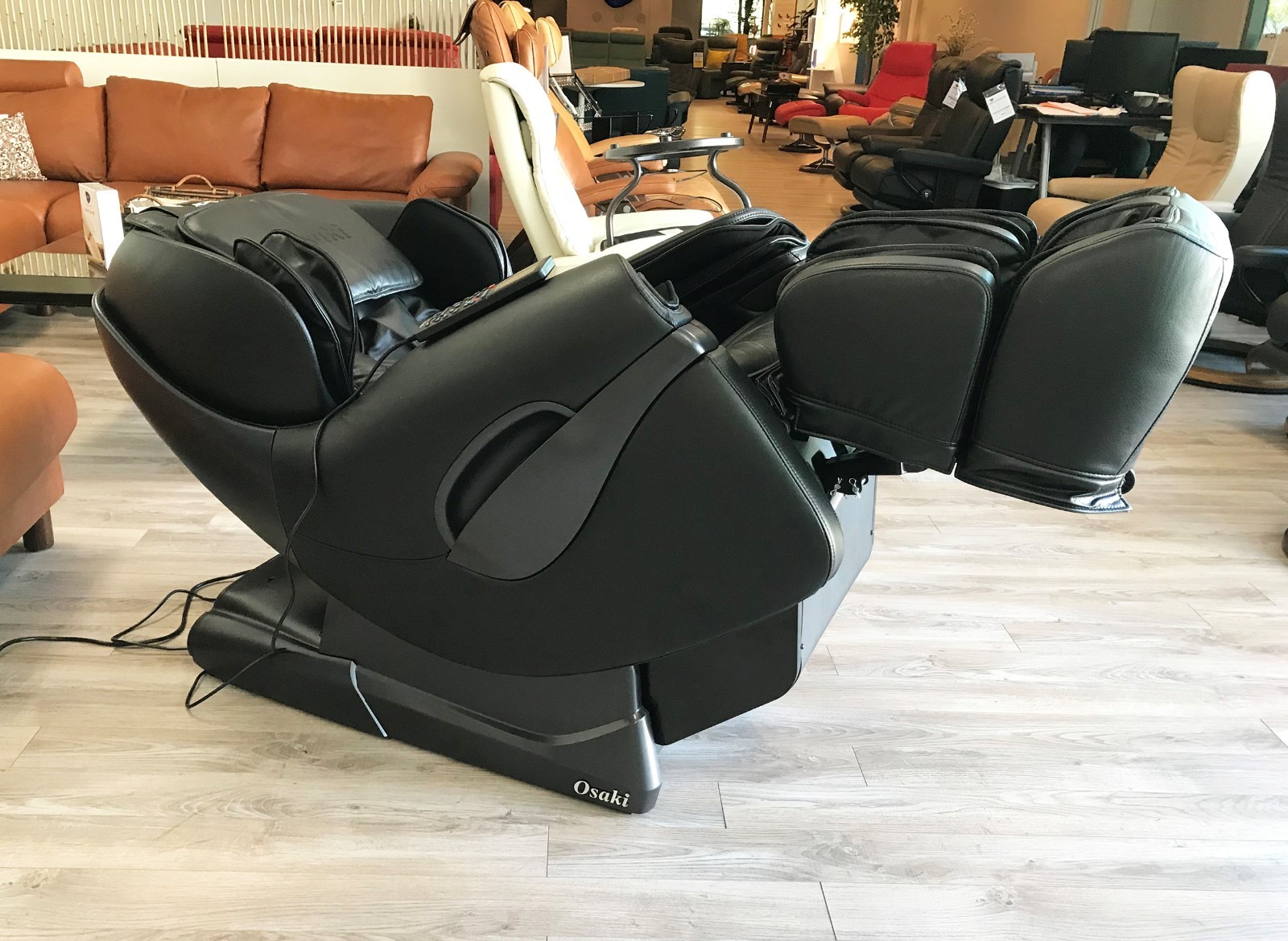 Black Osaki Titan Tp Pro 8500 L Track Massage Chair Zero Gravity