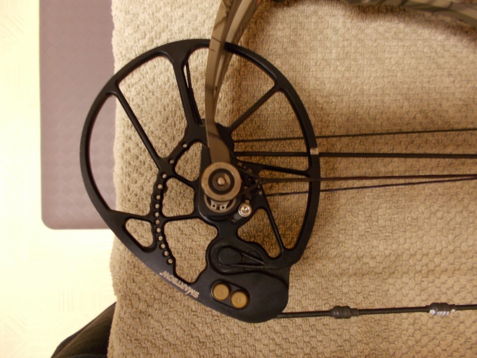 Bowtech Realm SS Compound Bow 40-50# RH 25-31 | eBay