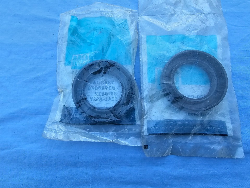 NOS 1965-75 CHEVY+CHEVELLE+NOVA+CAMARO REAR AXLE SHAFT SEALS 3958078 PR ...
