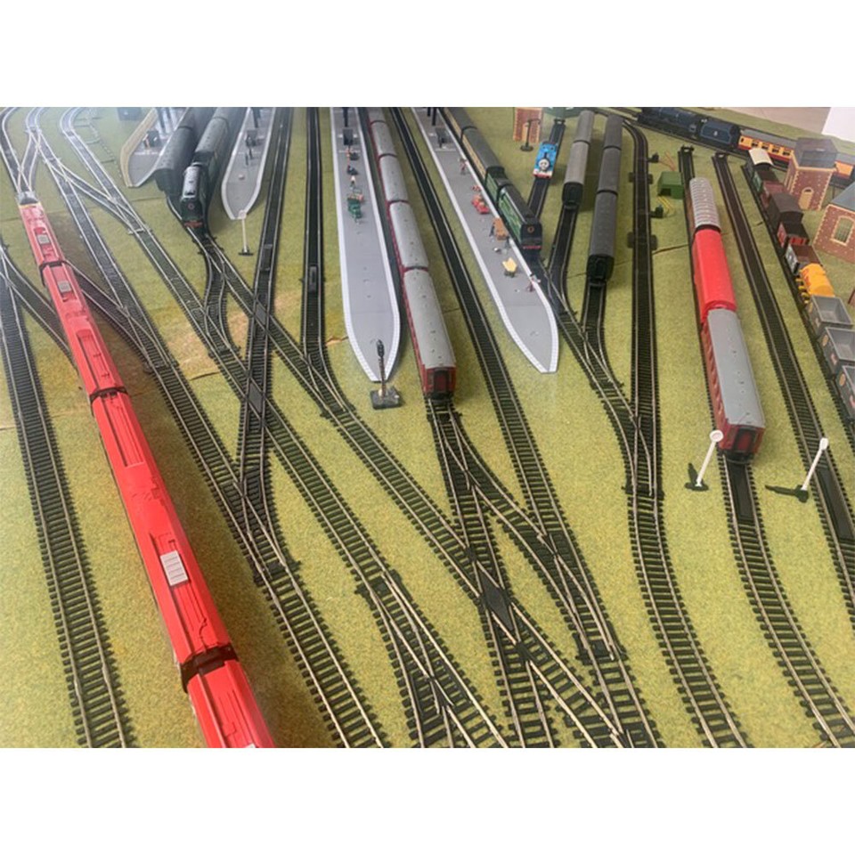 HORNBY Digital Train Set HL16 Jadlam 2020 Large Layout with 2 Trains ...