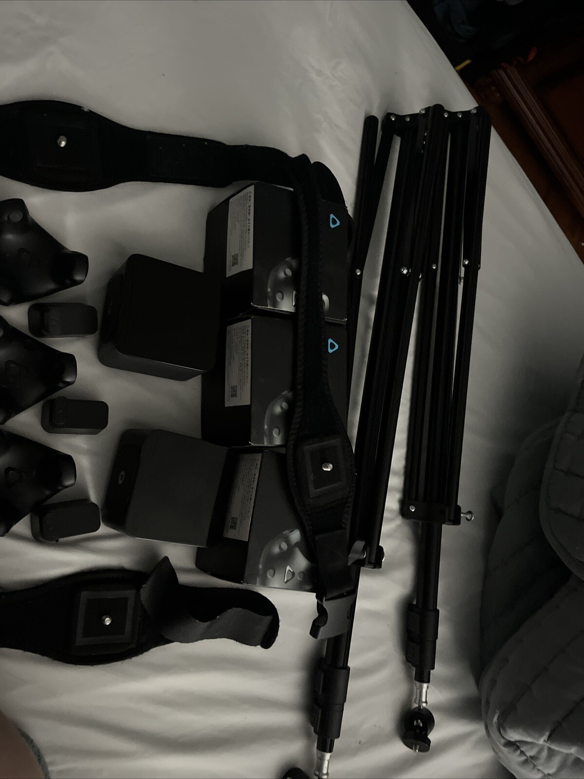 HTC Vive 3.0 Tracker X3 1.0 Base Stations X2 base Station Stand X2 ...