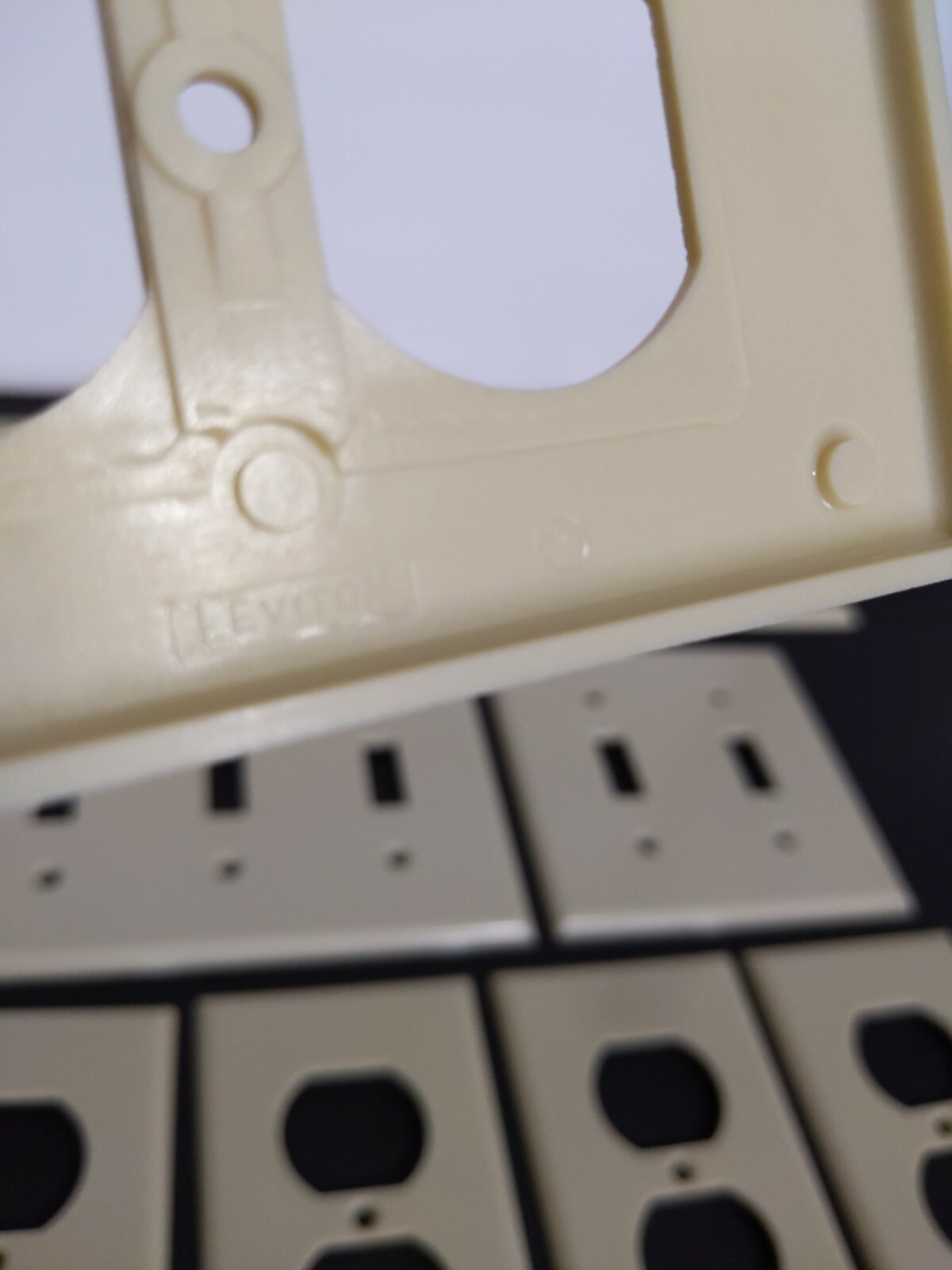 VINTAGE ART DECO LEVITON SMOOTH BAKELITE SWITCH PLATE OUTLET COVERS ...