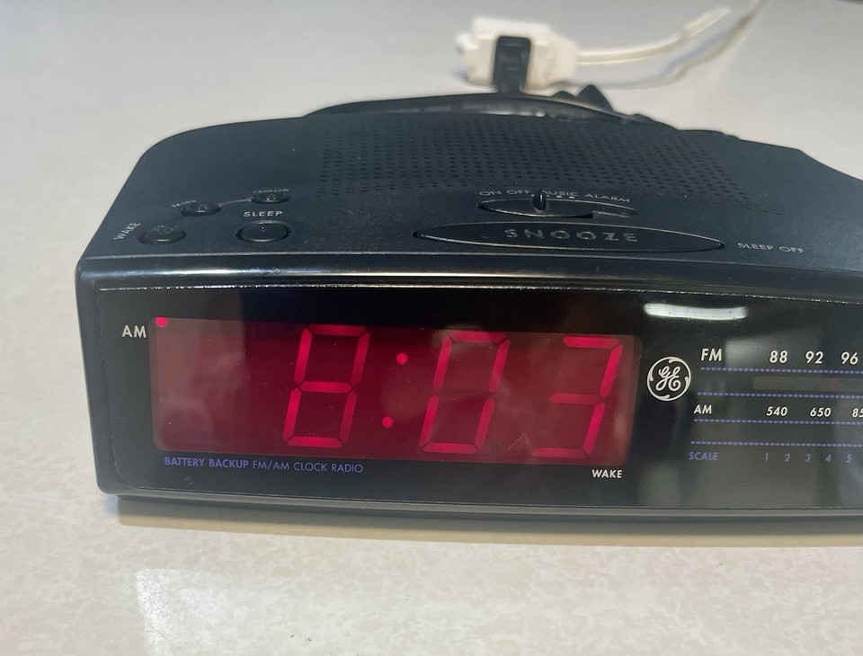 General Electric Digital FM/AM Stereo Alarm Clock Radio GE 7-4815A ...
