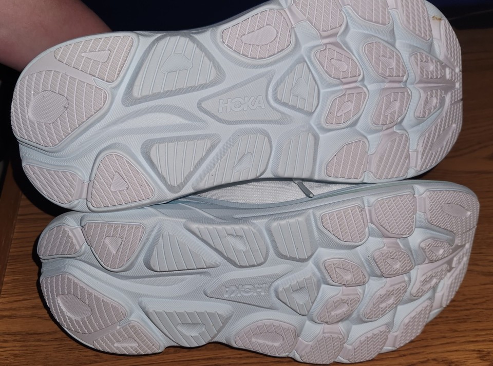 EUC Men's Hoka One One Clifton 10 Running Shoes Size 9 D White/Blue ...