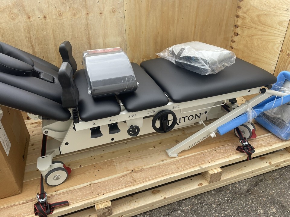 Triton 6M Table Chattannooga Decompression Traction Table Chiropractic ...
