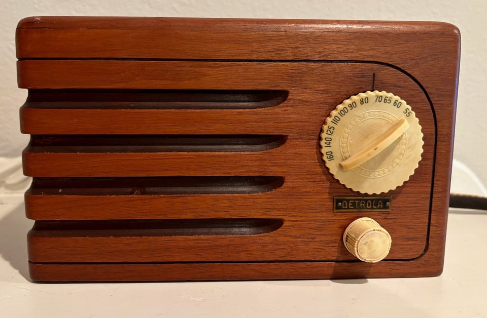 Vintage Detrola Model 199 Tube Radio – Mid Century Wood Cabinet ...