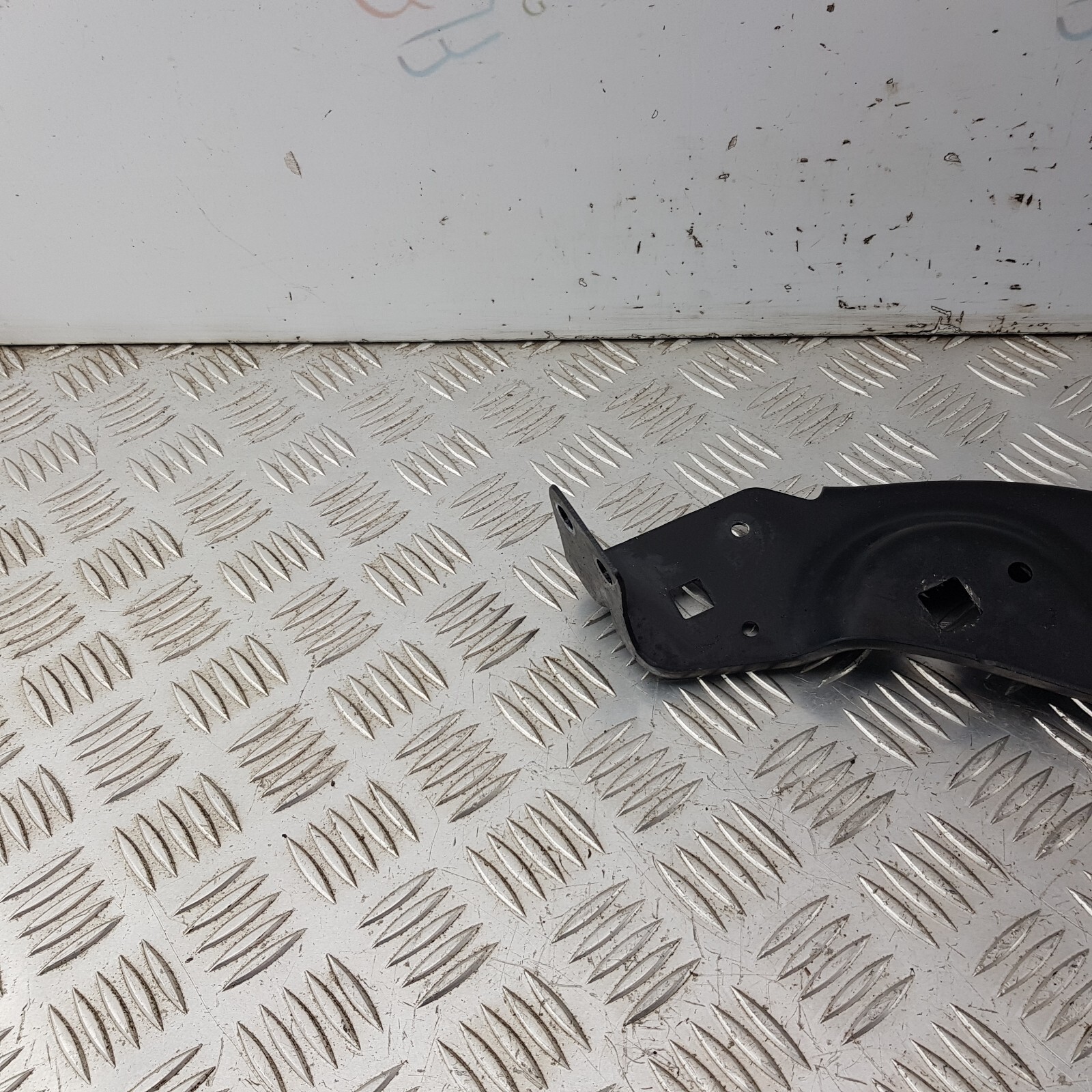 2011 MERCEDES E CLASS W212 FRONT HEADLIGHT SUPPORT BRACKET LEFT SIDE ...