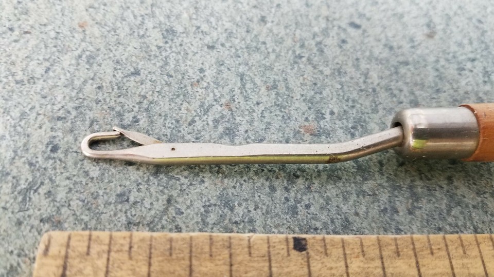 VINTAGE LATCH HOOK RUG TOOL 6" Made in Korea Wood Handle | eBay