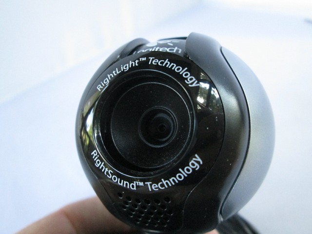 Logitech Webcam V-ubk45 Rightlight RightSound Technology for Windows 7 ...