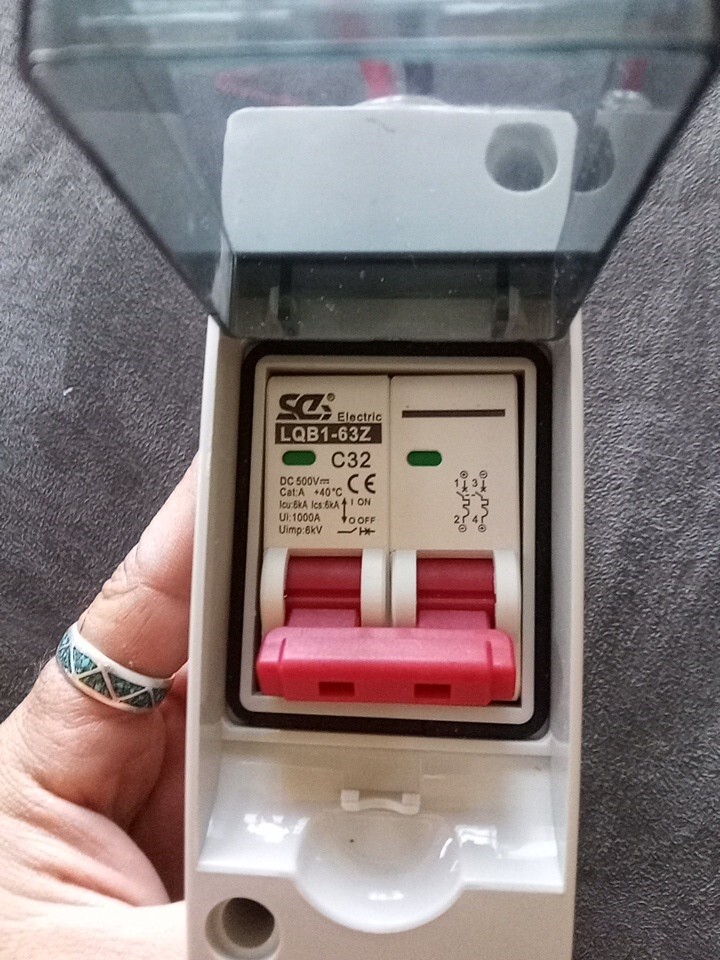 DC Circuit Breaker Inverter Overload Protection High Switching Capacity ...