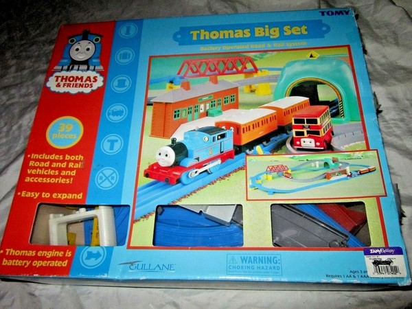 TOMY Tomica World Thomas Train Set 7402 Road and Rail Track Complete ...