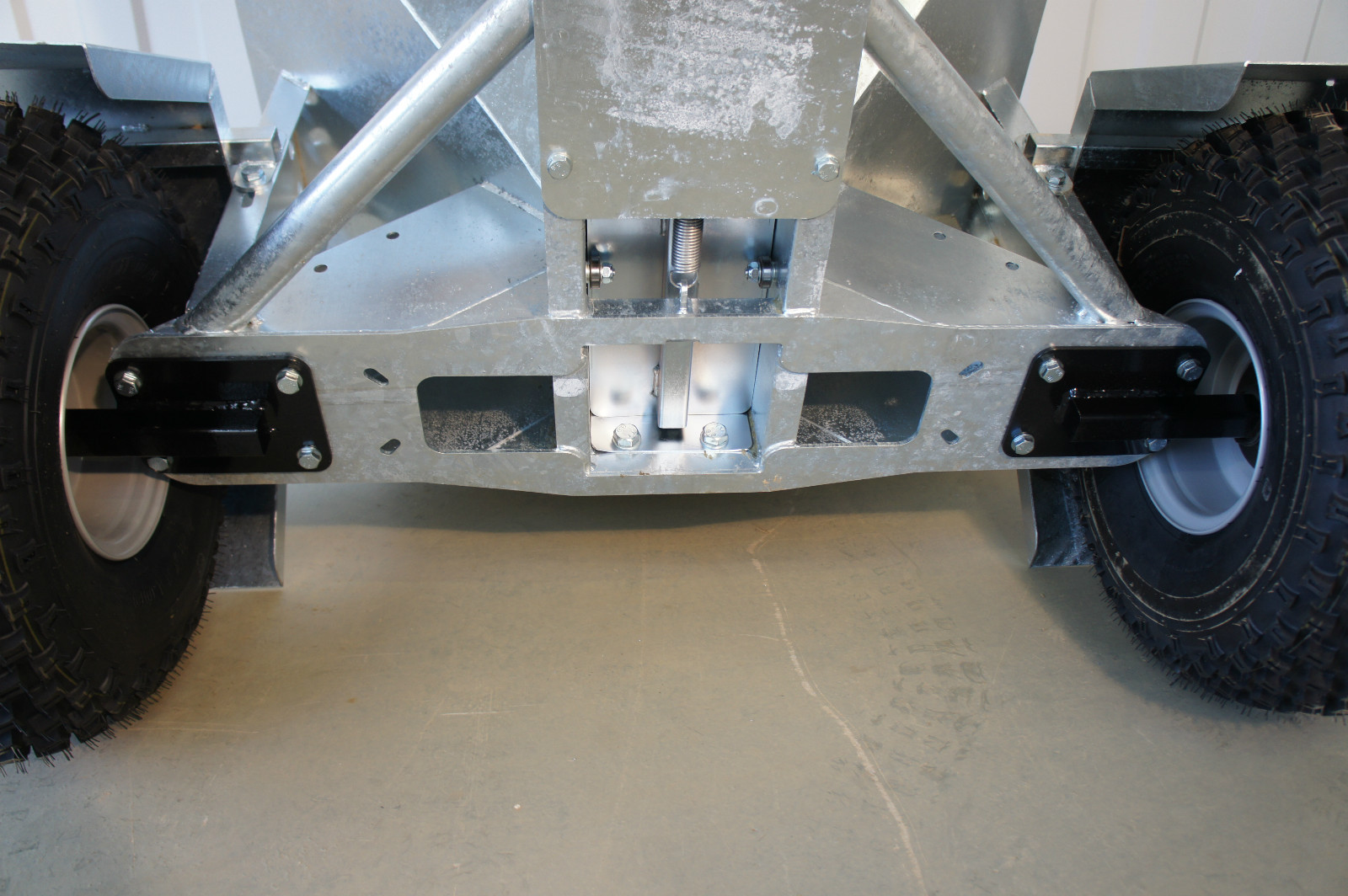 TF350 Trailed Sheep Snacker Feeder, Galvanised, Electric Drive - RRP £ ...