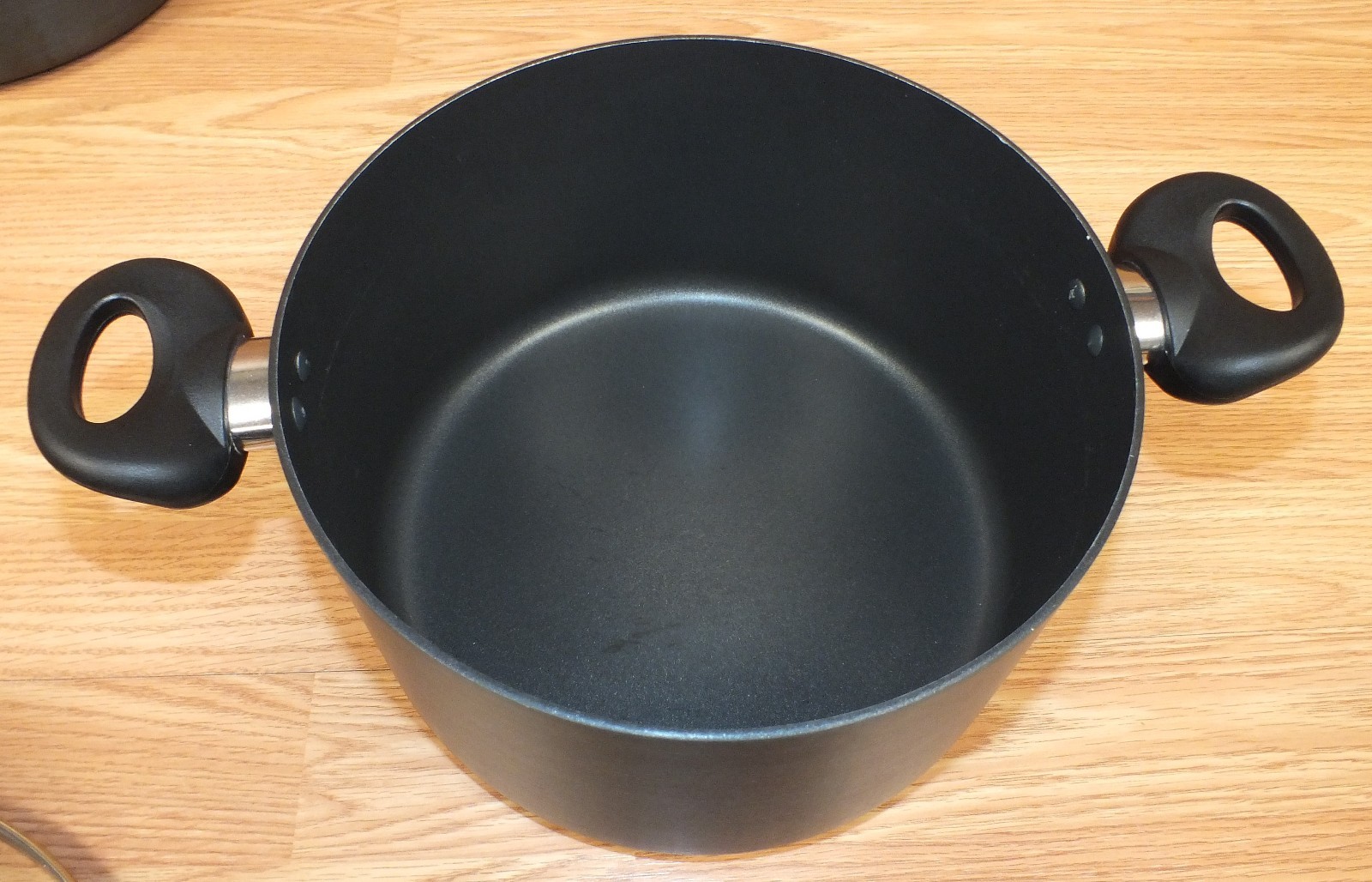 Individual Genuine Oneida Gray / Black Pot Or Pan With Glass Lid of ...
