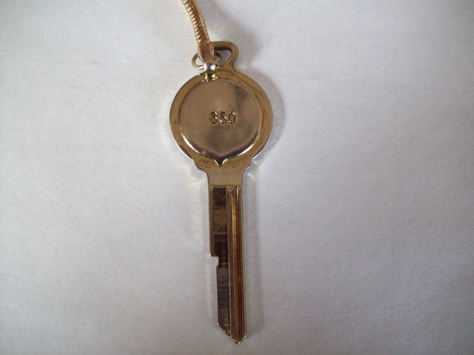 VINTAGE PONTIAC KEY CREST KEY CHAIN ...B50 ON BACK | eBay