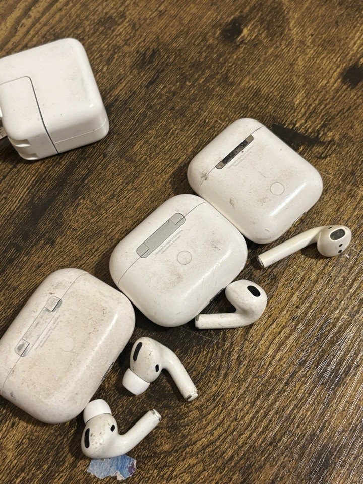 Apple AirPod Cases And Earbuds Lot | eBay