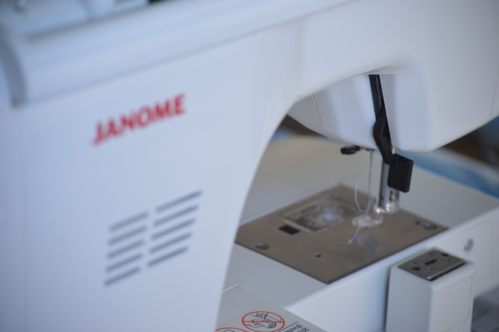 Janome Memory Craft 350E embroidery machine-hoop A 5"x4.3"- Clothsetter ...