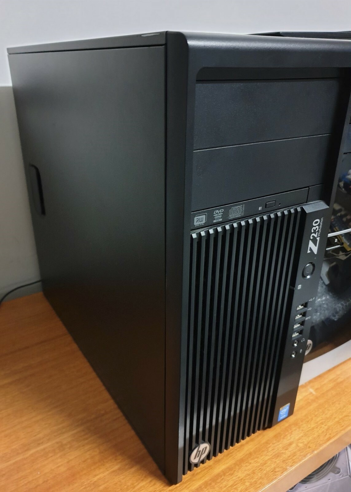 HP Z230 Workstation PC/ Core i5-4590/ 16GB Ram/ 256GB SSD + 500GB/ AMD ...