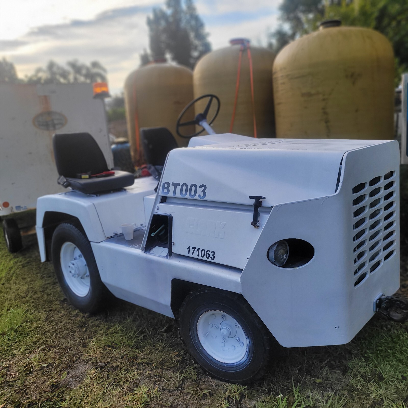 Clark CT-30 Aircraft Tug/Baggage Tractor Diesel Par-Kan CBC 5010 Cart ...