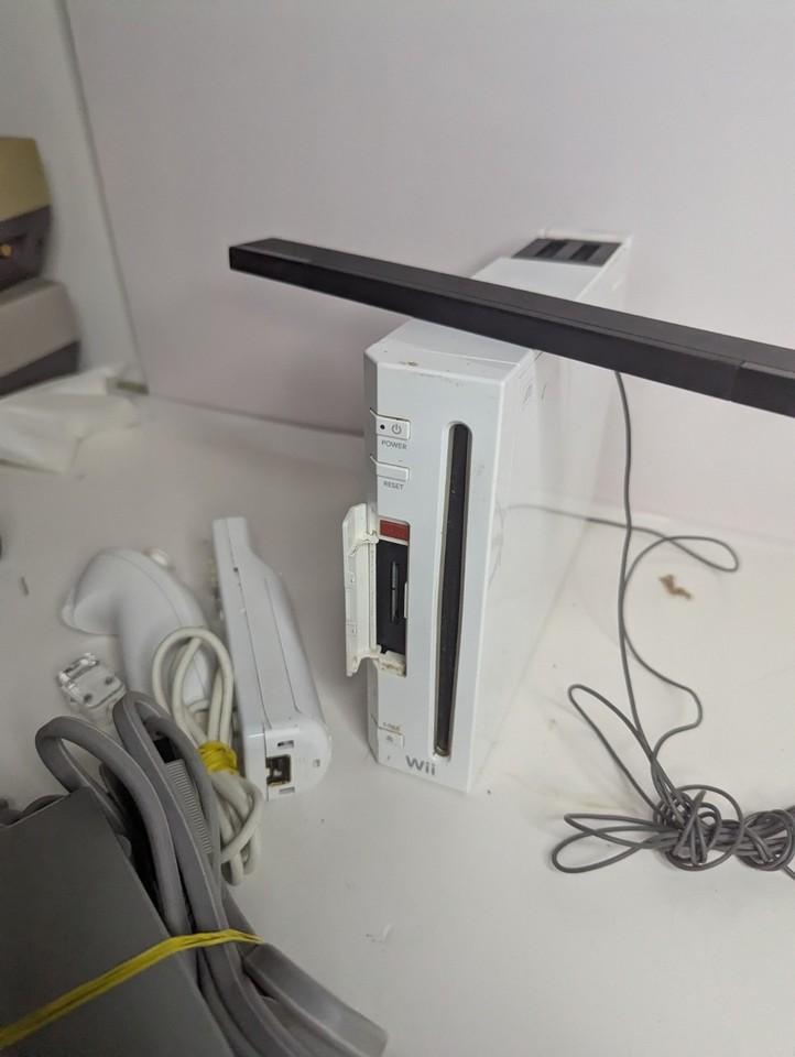 Nintendo Wii Console RVL-001 Backwards Compatible System Bundle 4 Games ...