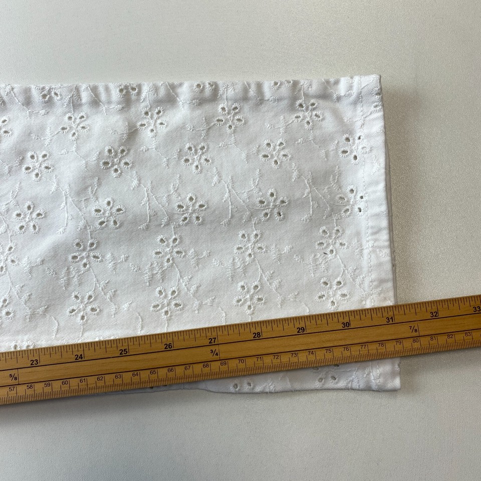 GUESS Women White Regular Straight Fit Floral Pattern Trousers Size W26 ...