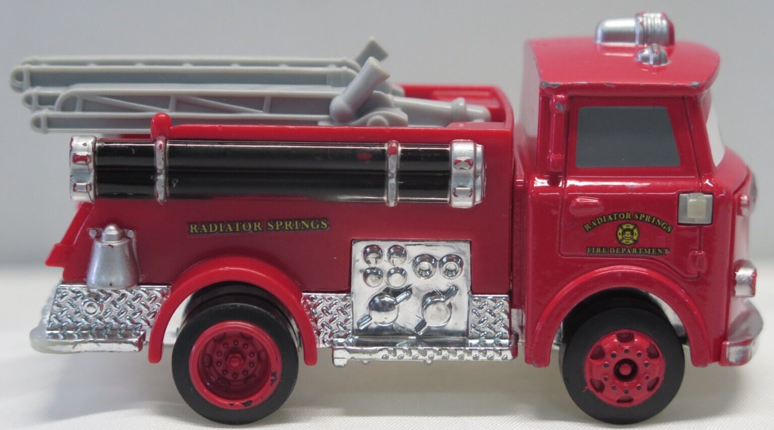 Disney Pixar Cars 2 1:43 Deluxe Oversized Diecast Red the Fire Truck ...