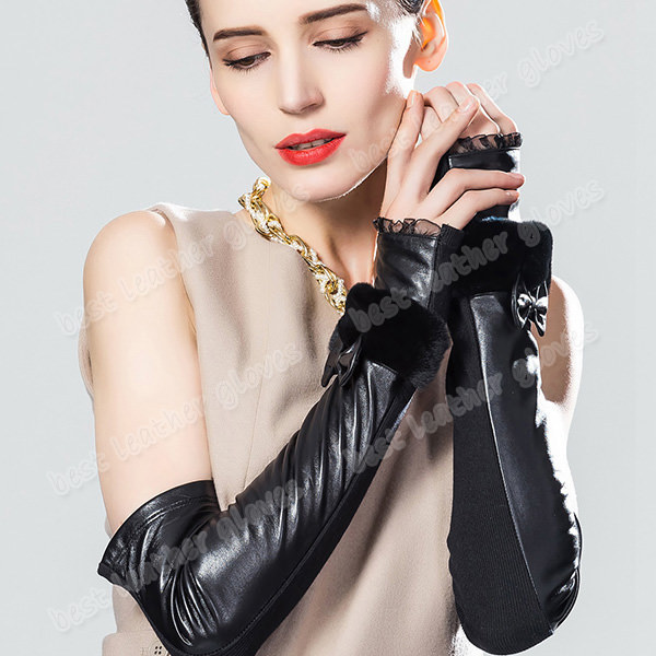 Women Wearing Fingerless Gloves