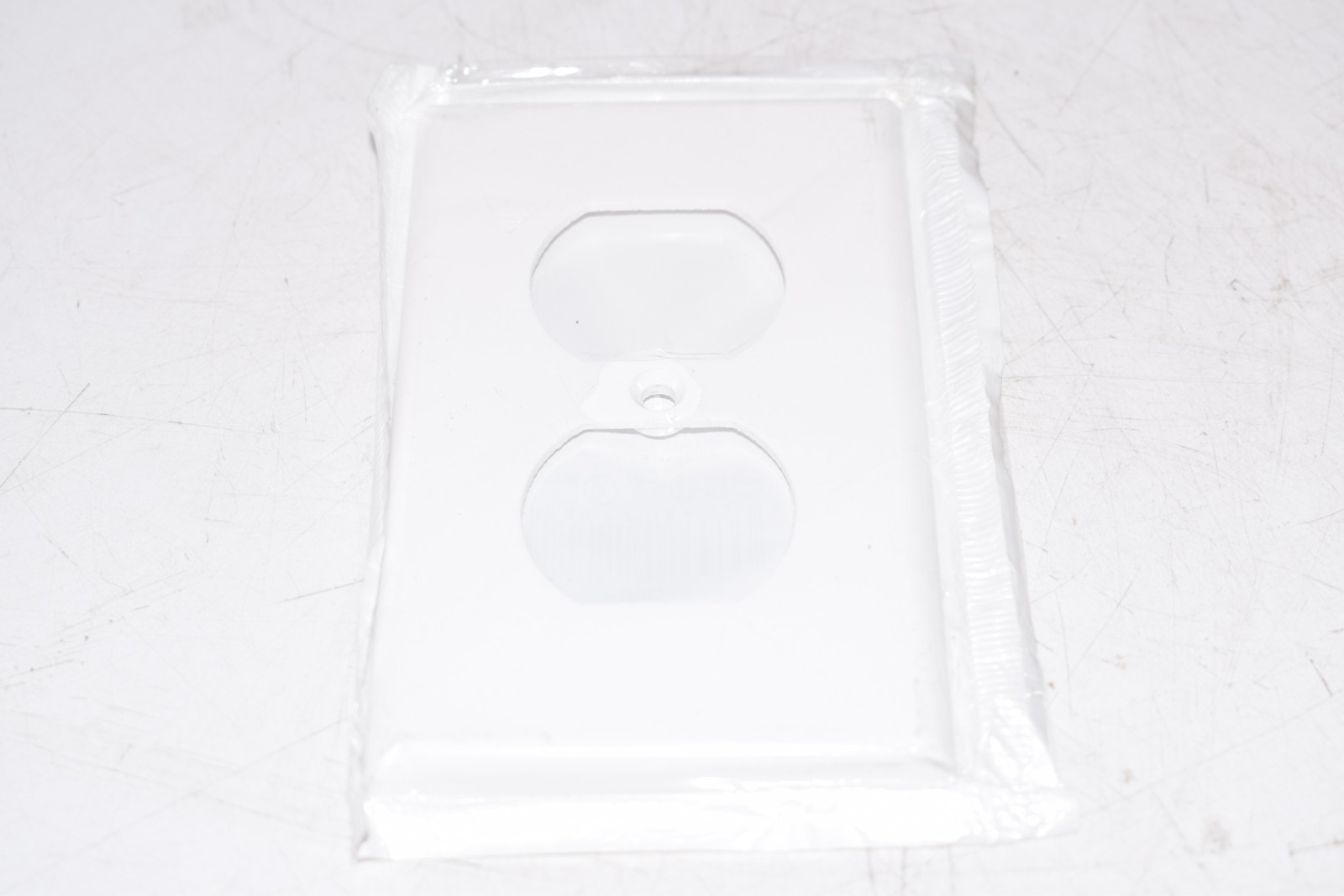 NEW Leviton 020-88003 1-Gang Duplex White Receptacle Wall Plate | eBay