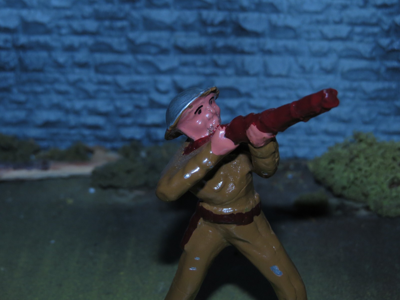 LEAD TOY SOLDIER SHOOTING RIFLE UP IN THE AIR BY BOB HORNUNG-1980 | eBay