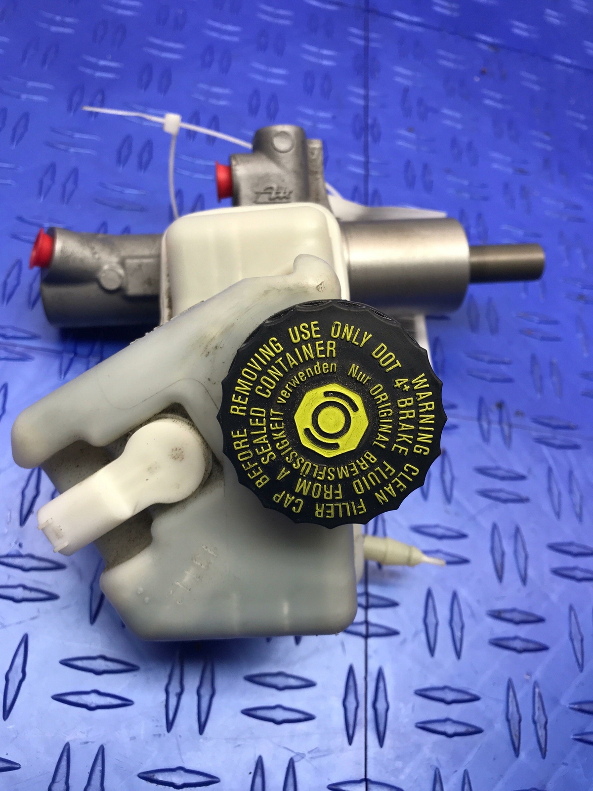 2012 - 2014 MERCEDES CLS550 C218 BRAKE MASTER CYLINDER W/RESERVOIR ...