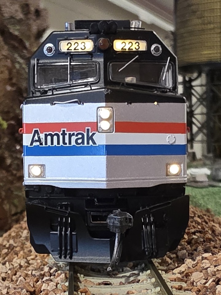 HO Scale Rapido EMD Amtrak F40PH Train #223 with Sound and Ditch Lights ...