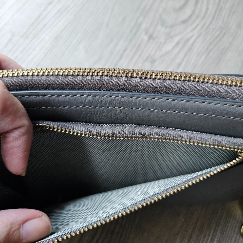 EUC Gray RFID Fossil Logan Wristlet Wallet | eBay