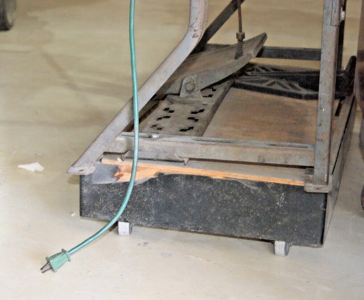 Singer 111W153 Industrial Sewing Machine, Table, Motor | eBay