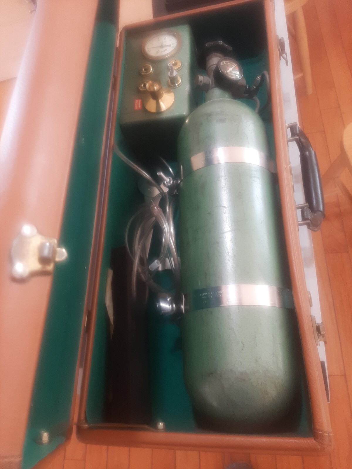 SCOTT AVIATION OXYGEN TANK AVIATORS BREATHING EQUIPMENT AVIOX CASE 8700 ...