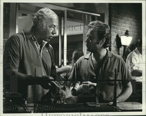 1971 Press Photo Actor George Kennedy in a scene of "Sarge" with Vic ...