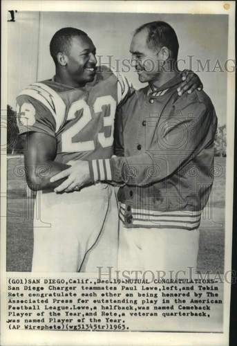 1963 Press Photo San Diego Chargers teammates Paul Lowe & Tobin Rote ...