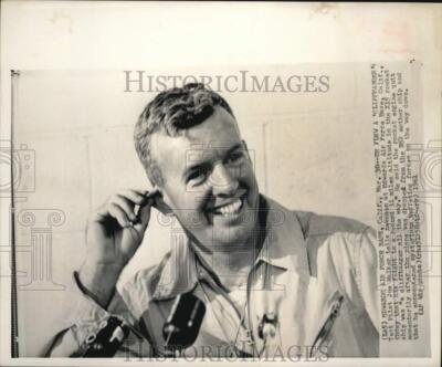 1961 Press Photo Test pilot Joe Walker talks to newsmen at Edwards AFB ...