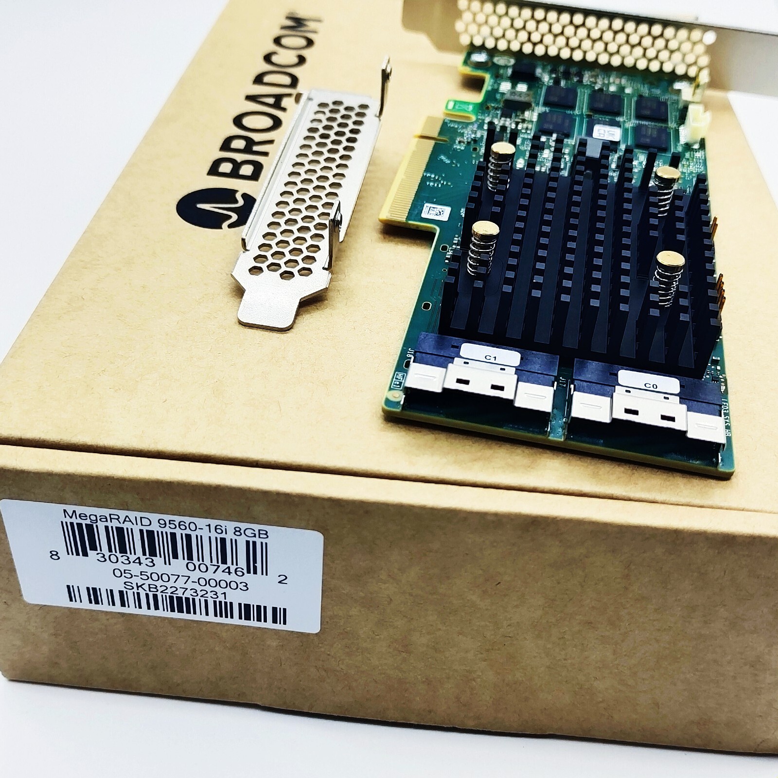 BROADCOM LSI SAS3916 MegaRAID 9560-16i 12GB/s 8GB PCIe 4.0 x8 TRI-MODE ...