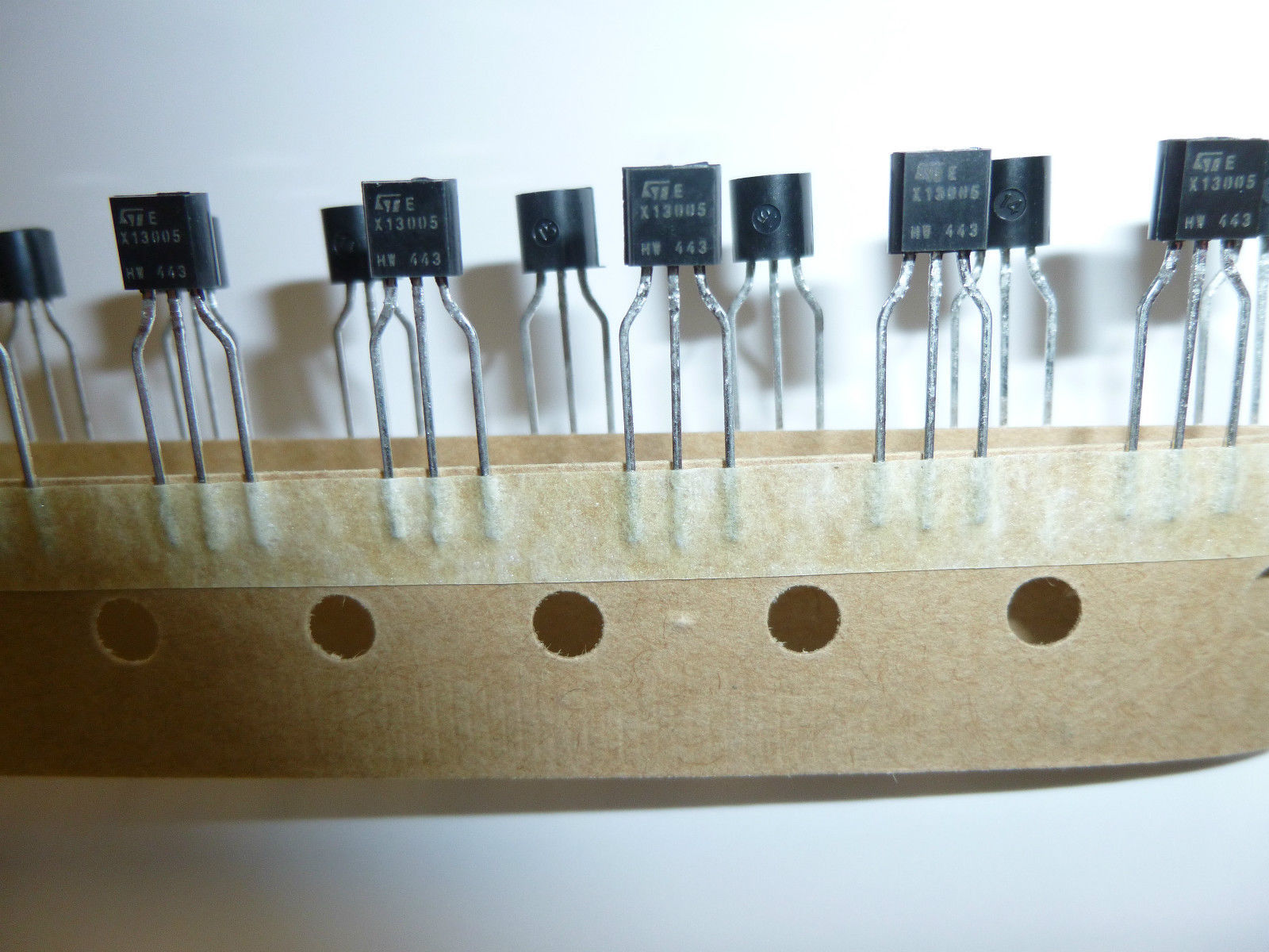 50 pieces STX13005 NPN POWER TRANSISTOR = MJE13005 in TO-92 13003 13001 ...