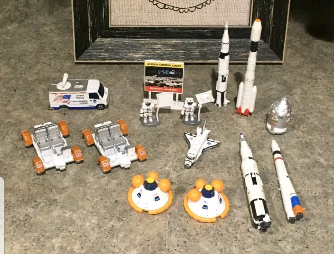 Lot of Vintage NASA Souvenirs - Rockets Astronauts Moon Buggies etc ...