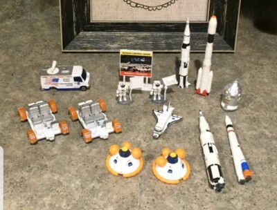 Lot of Vintage NASA Souvenirs - Rockets Astronauts Moon Buggies etc ...