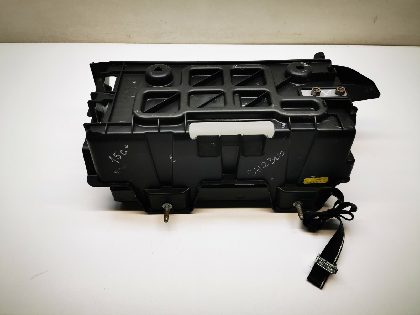 CHRYSLER 300C 2007 / 04-12 3.0CRD BATTERY TRAY PAD MOUNTING BRACKET ...