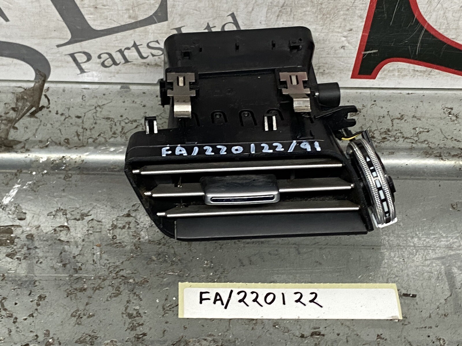 (AS) MERCEDES BENZ W212 E CLASS RHD DASH AIR VENT GRILL LEFT SIDE ...