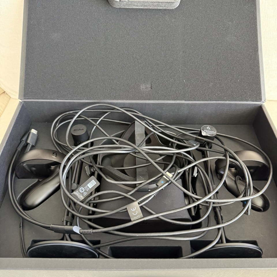 Oculus Rift CV1 VR Headset, Full Set With Controllers, Headset, Sensors ...